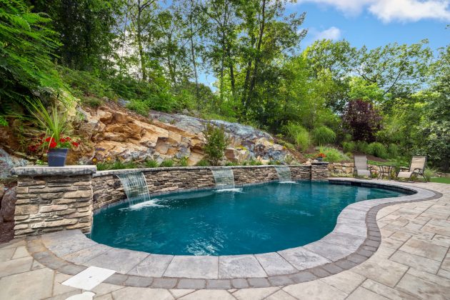 20 Sensational Traditional Swimming Pool Designs That Simply Invite You ...