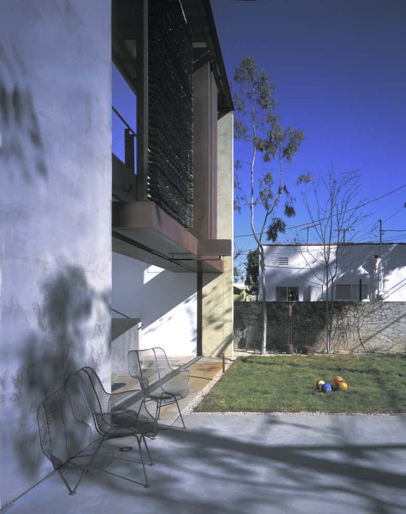 Solar Umbrella House by Brooks + Scarpa Architects in Los Angeles ...