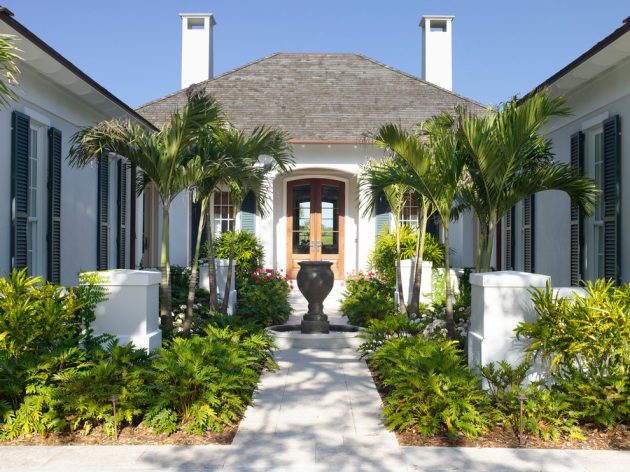 15 Splendid Tropical Entrance Designs That Will Take Your Breath Away