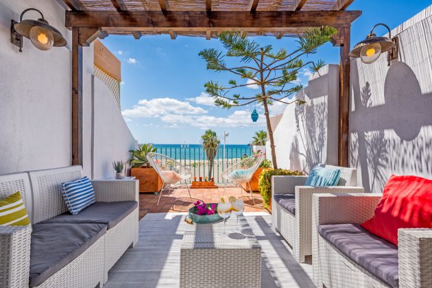 20 Captivating Tropical Balcony Designs With Striking Views
