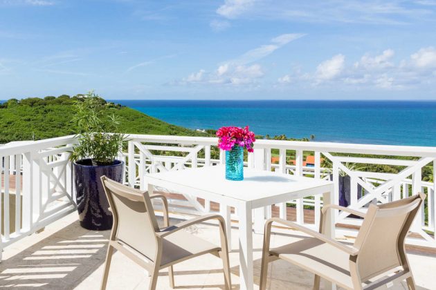 20 Captivating Tropical Balcony Designs With Striking Views