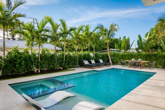 20 Mesmerizing Tropical Swimming Pool Designs That Will Take Your ...
