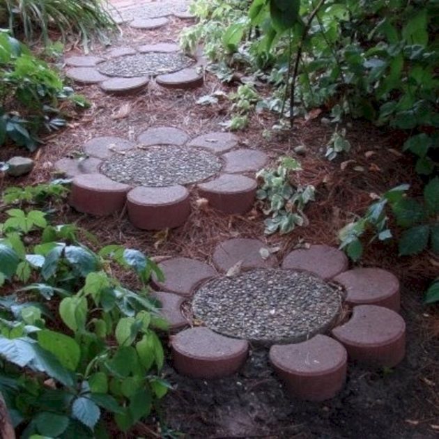 15 Creative DIY Stone Path Designs That Everyone Can Do