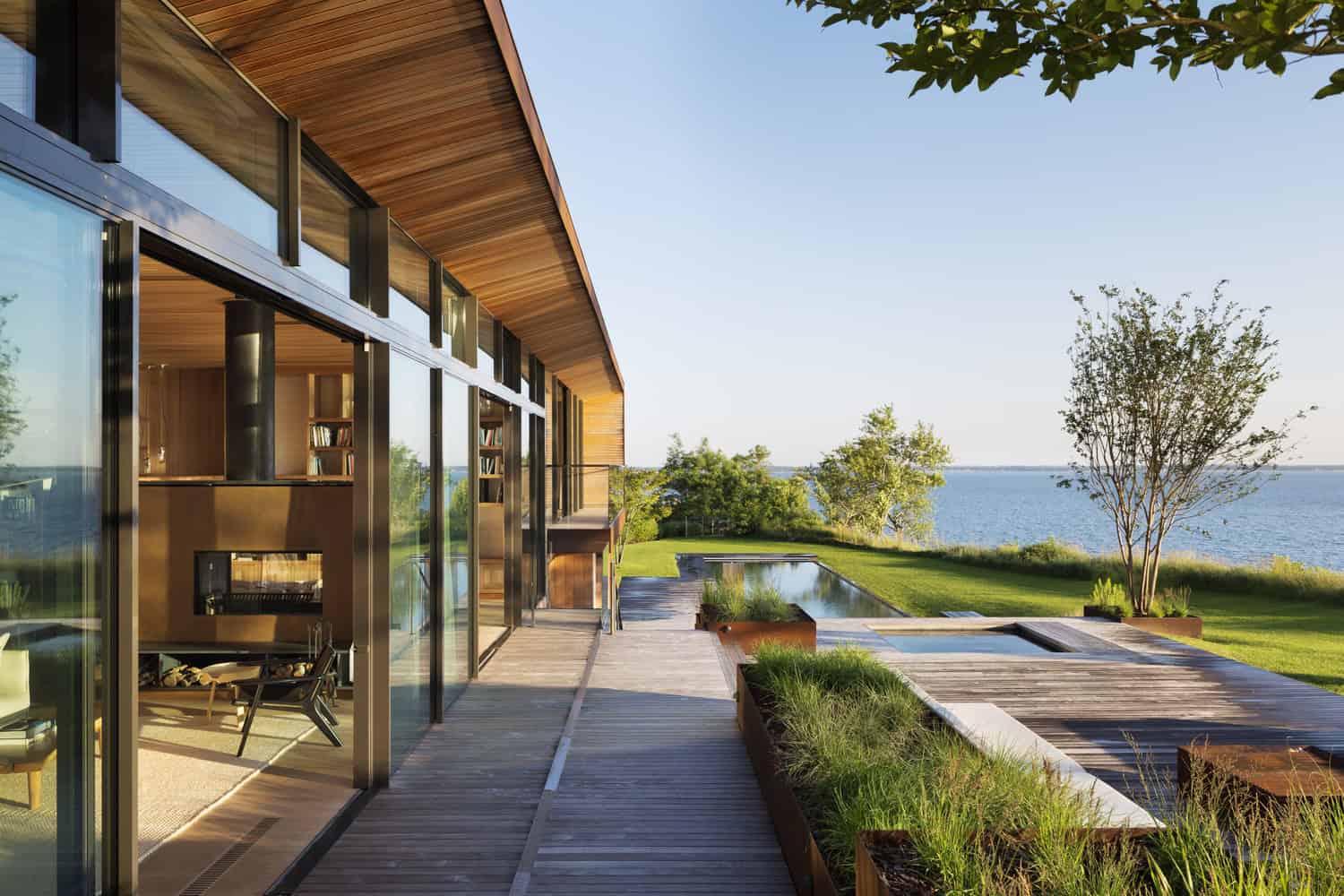 Peconic House by Studio Mapos in Hampton Bays, New York