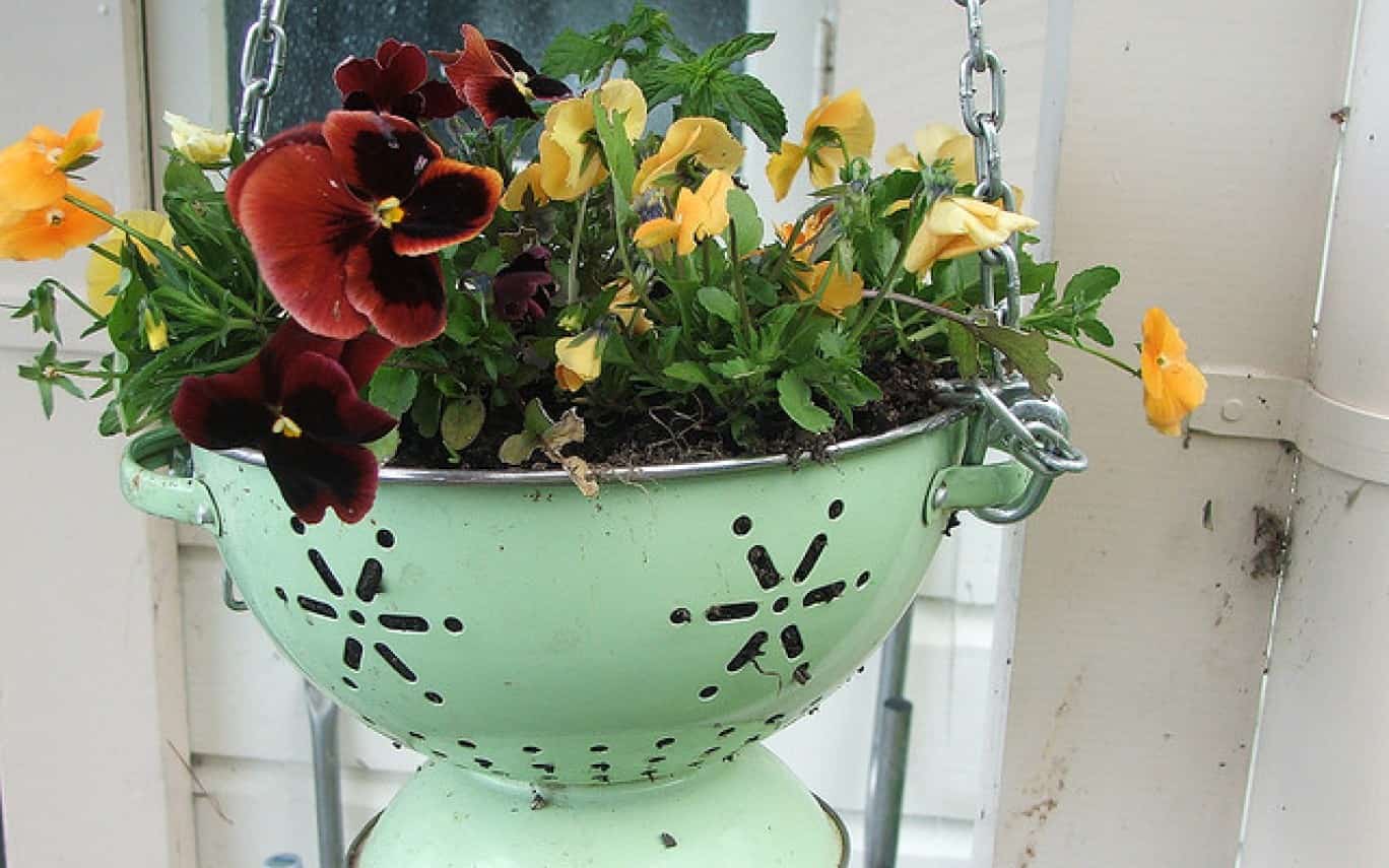 17 Staggering Ideas For Recycling Old Kitchen Items