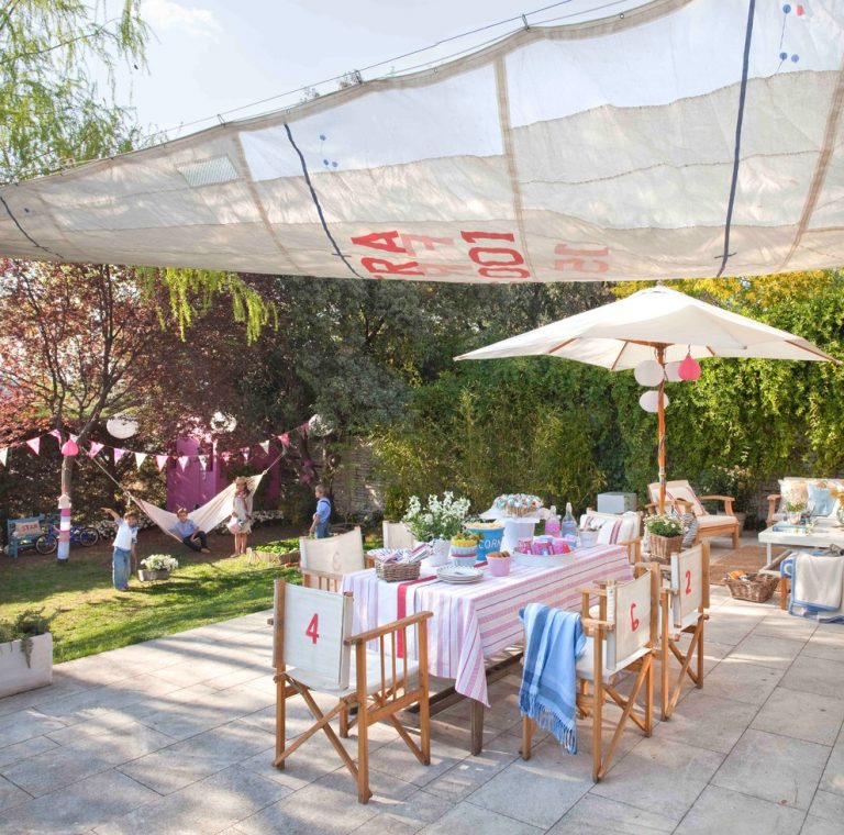 16 Enchanting Shabby-Chic Patio Designs For Your Garden