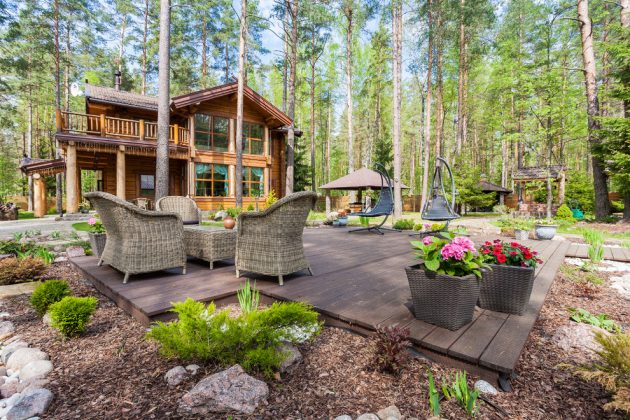 16 Amazing Farmhouse Deck Designs That Will Serve You Forever