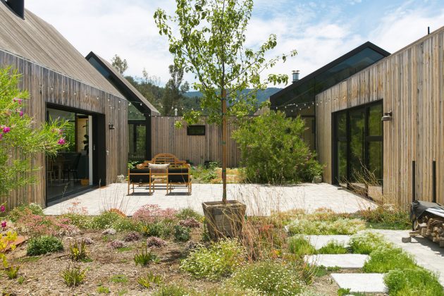 17 Dazzling Farmhouse Patio Designs You Need On Your Deck