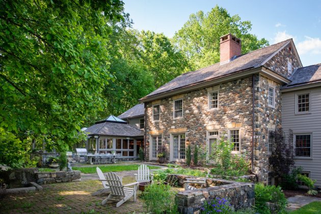 17 Dazzling Farmhouse Patio Designs You Need On Your Deck