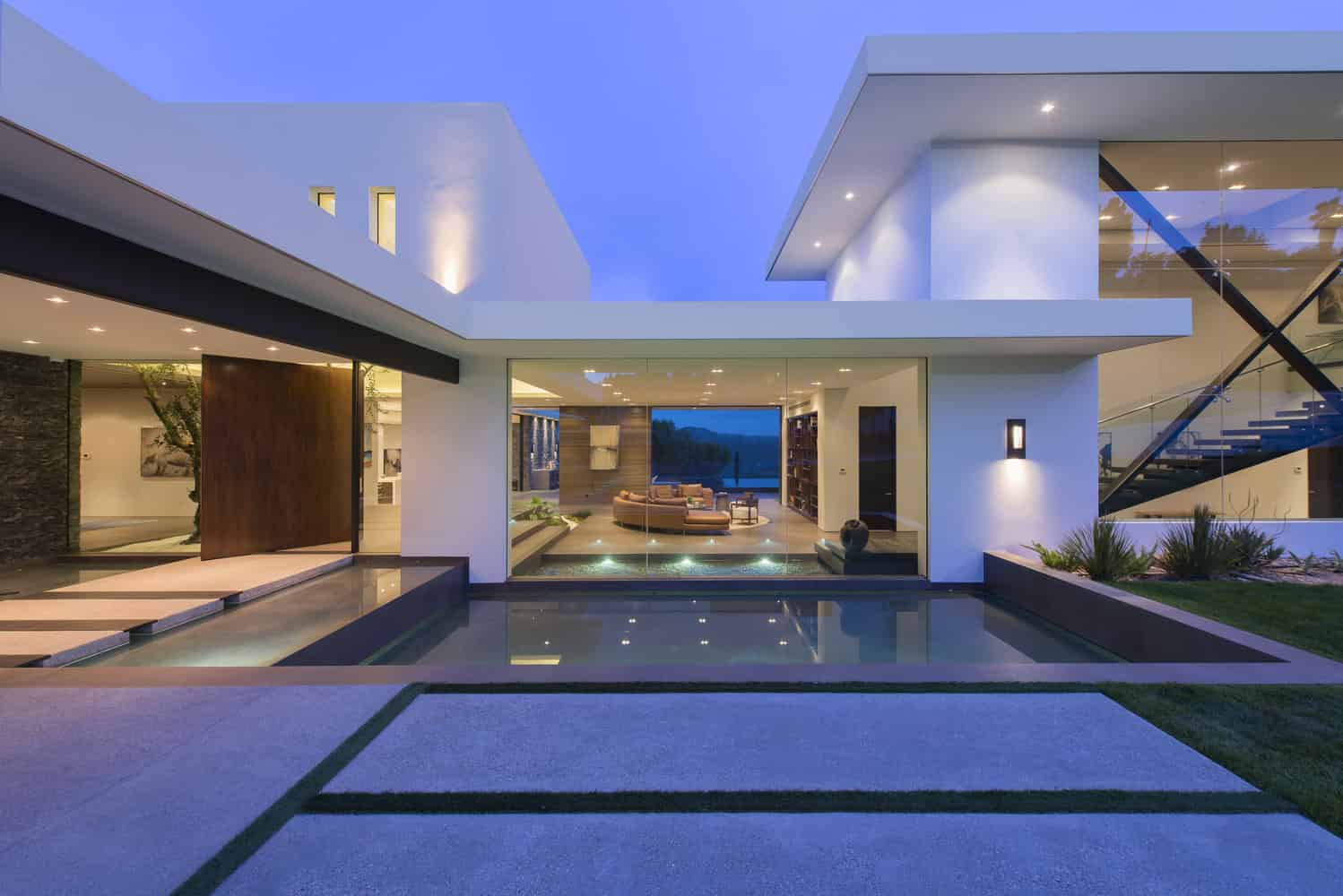Benedict Canyon Residence by Whipple Russel Architects in Beverly Hills