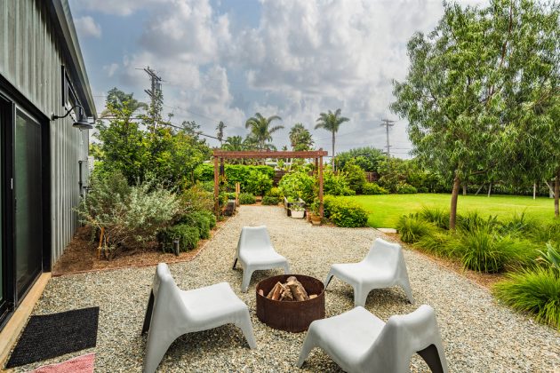 15 Stunning Mid-Century Modern Patio Designs You'll Adore