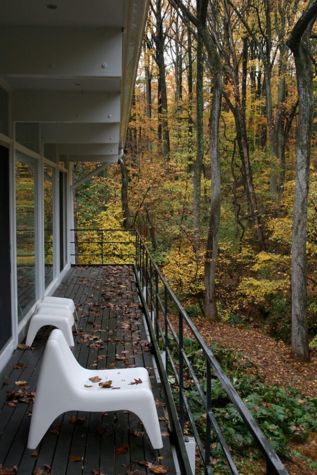 16 Stunning Mid-Century Modern Balcony Designs You Will Adore