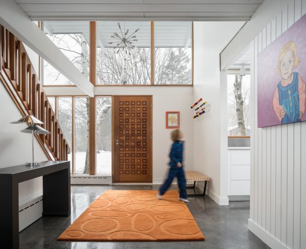 17 Stunning Mid-Century Modern Foyer Interiors You Deserve To Walk Through