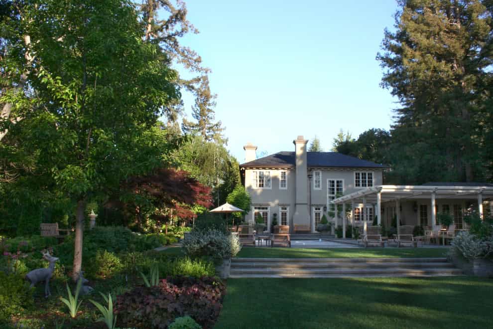 15 Lush Victorian Landscape Designs That Will Take Your Breath Away