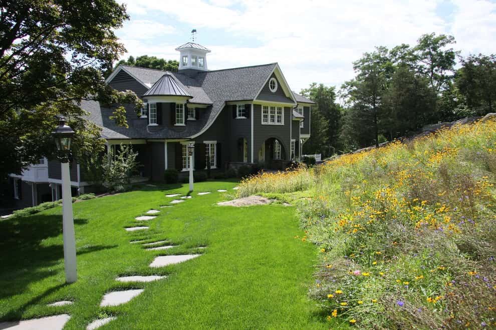 15 Lush Victorian Landscape Designs That Will Take Your Breath Away