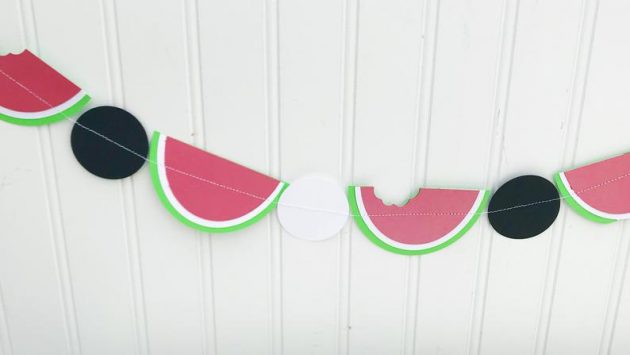 15 Incredibly Cute Handmade Summer Banner Designs For The Garden