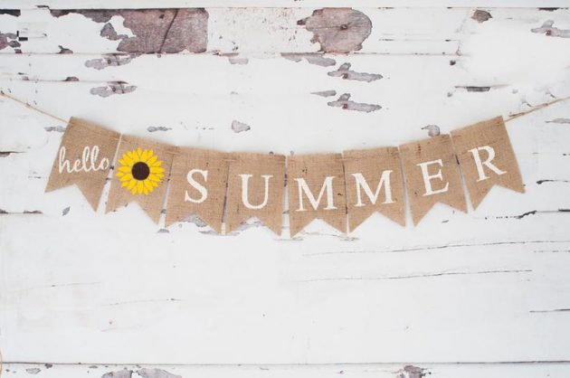 15 Incredibly Cute Handmade Summer Banner Designs For The Garden