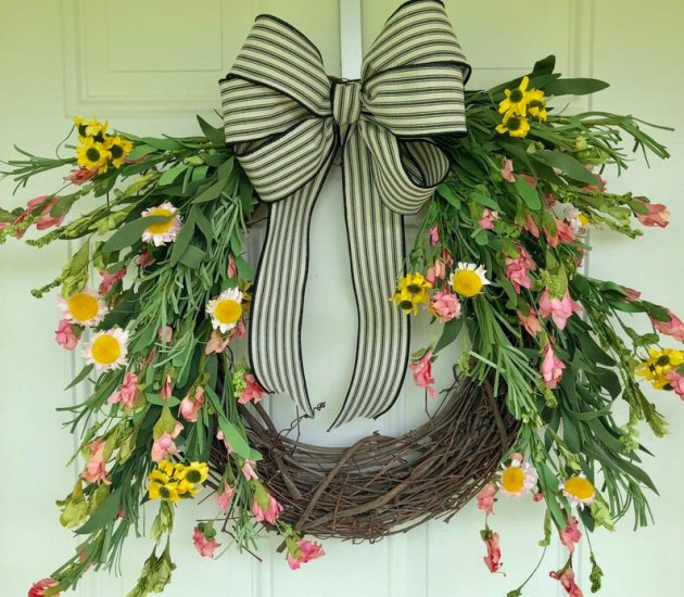 15 Refreshing Handmade Floral Summer Wreath Designs You've Gotta Hang