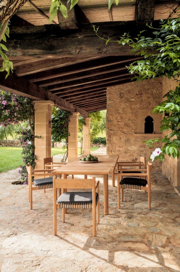 17 Posh Mediterranean Porch Designs That Abound With Elegance