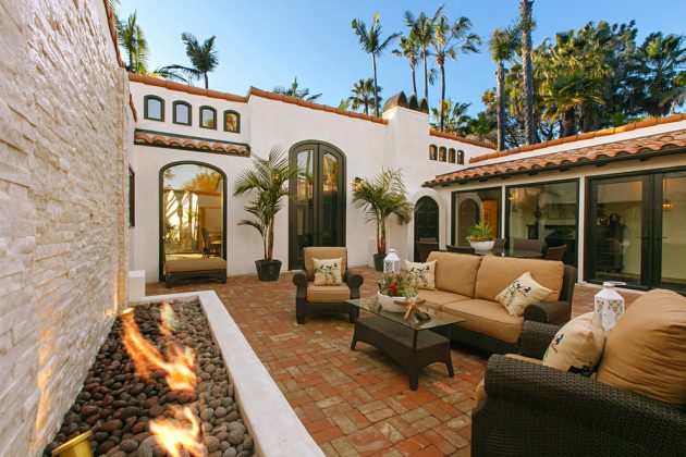 15 Jaw-Dropping Mediterranean Patio Designs That Will Take Your Breath Away