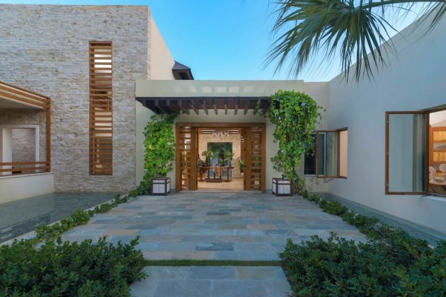 16 Amazing Tropical Entry Way Designs That Simply Invite You Over