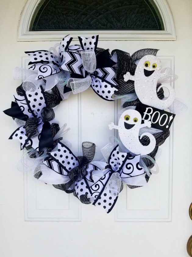 16 Super Fun and Scary Handmade Halloween Wreath Designs To Consider