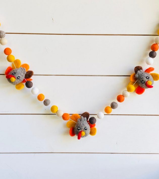 16 Charming Handmade Thanksgiving Garland Designs For The Dining Room