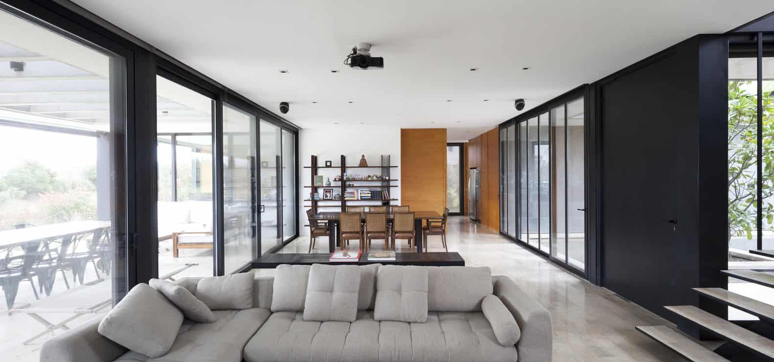 La Magnolia House by Martin Gomez Arquitectos in Benavidez, Argentina