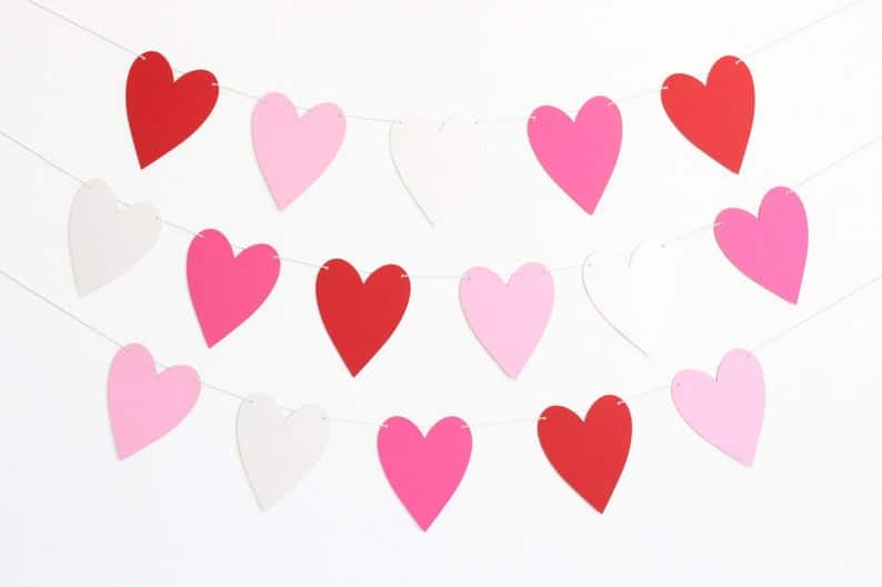 15 Sweet Valentine's Day Banner & Garland Ideas To Surprise Your Sweetheart