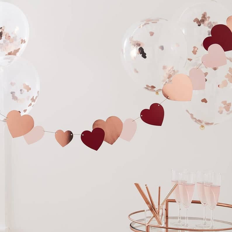 15 Sweet Valentine's Day Banner & Garland Ideas To Surprise Your Sweetheart