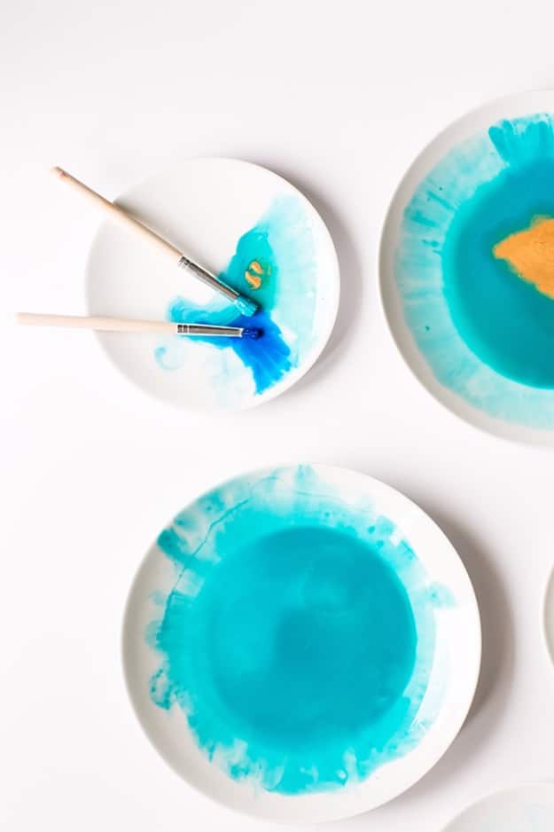 15 Creatively Decorative DIY Ideas That Make Use Of Boring Dishes
