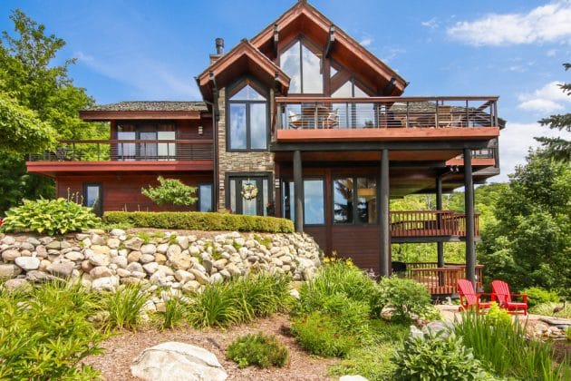 18 Monumental Rustic Exterior Designs You Just Can't Look Away From