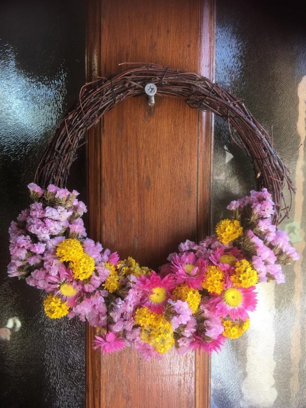 18 Beautiful Spring Wreath Ideas For Natural Front Door Decor