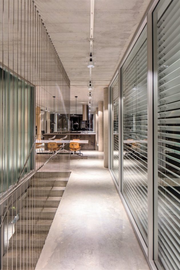 18 Engaging Industrial Hallway Designs For Your Loft