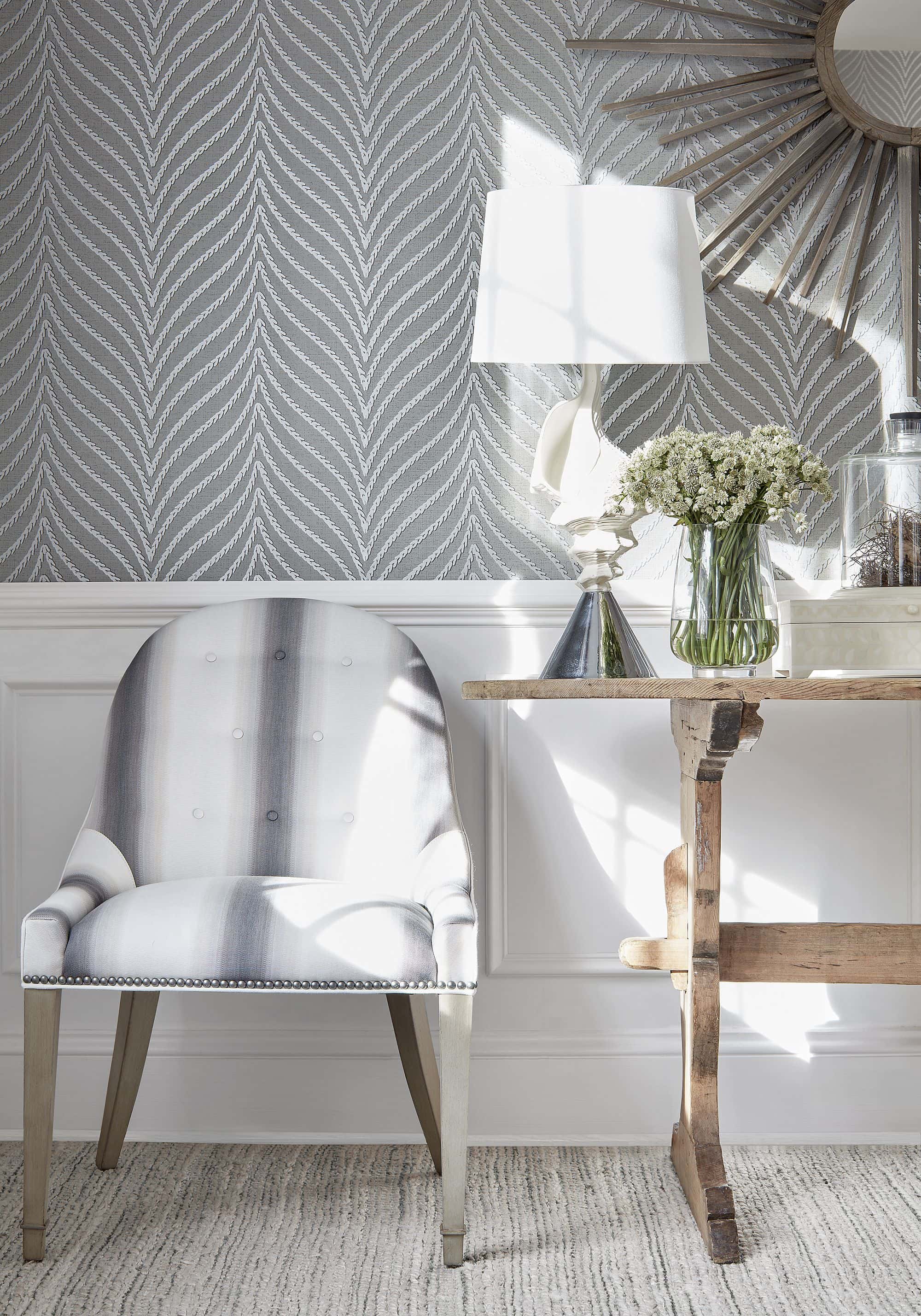 6 Patterned Wallpapers to Decorate the Entrance