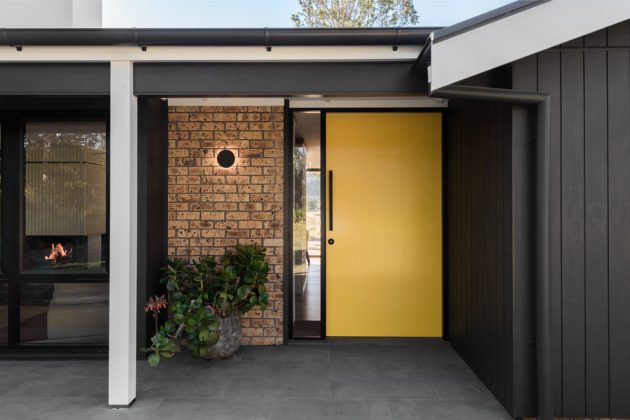 16 Wonderful Mid-Century Modern Entrance Designs