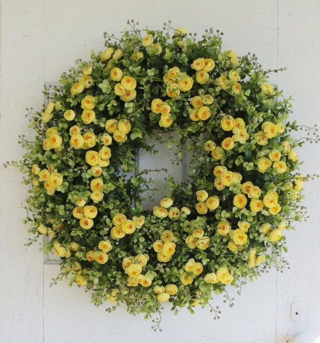 16 Beautiful Floral Wreath Designs That Will Refresh Your Front Door