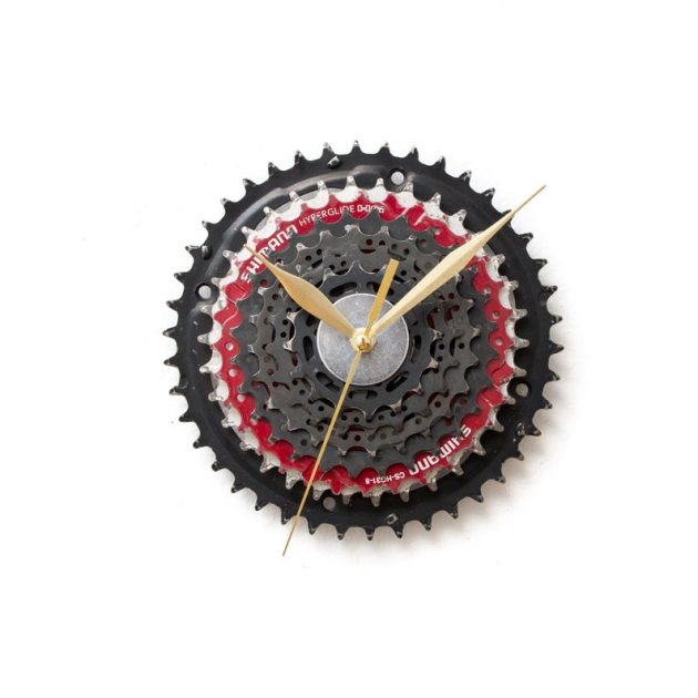 16 Creative Wall Clock Designs That Will Catch Your Eye