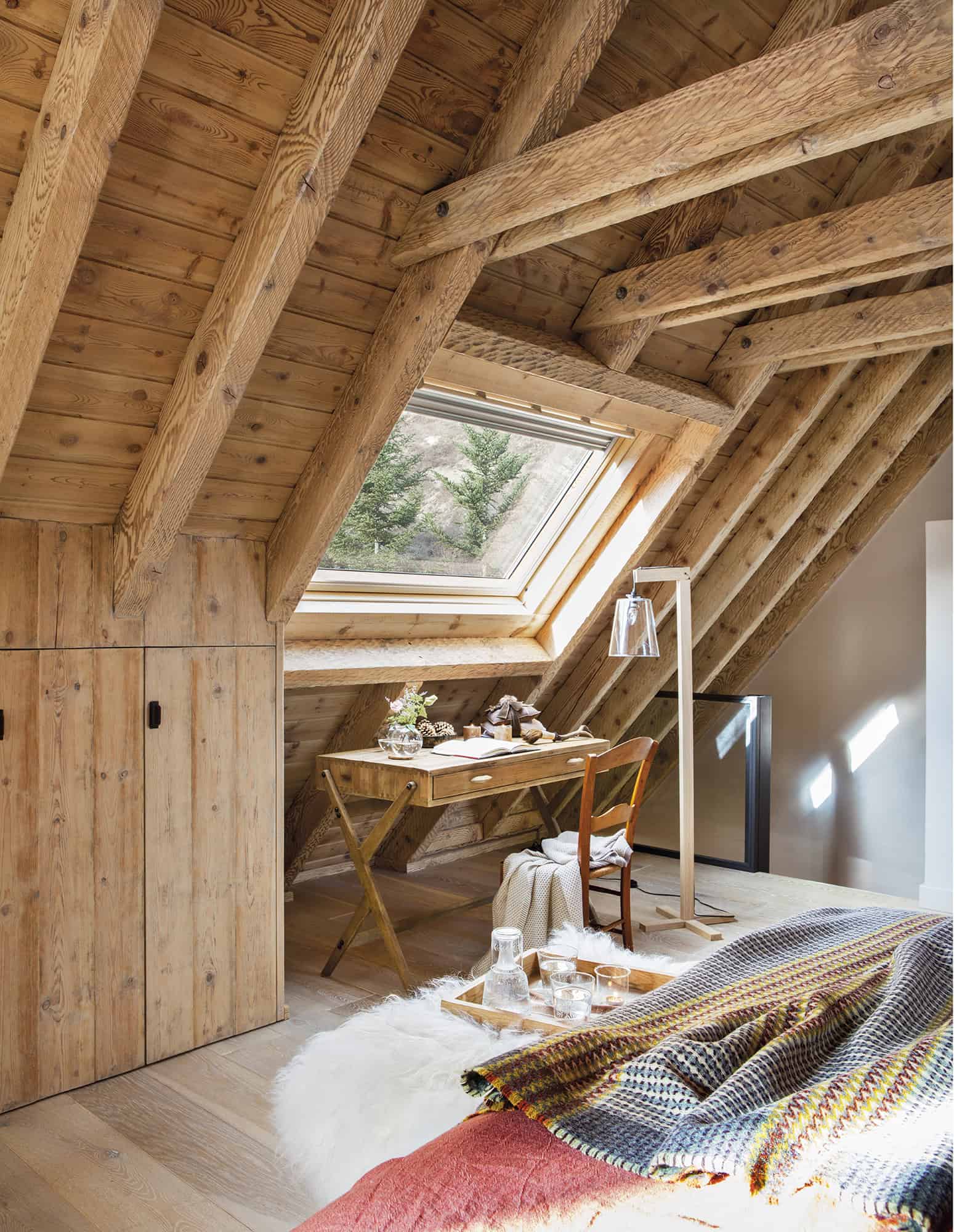 Intimate Cabin For Two, Fun With Friends Too!