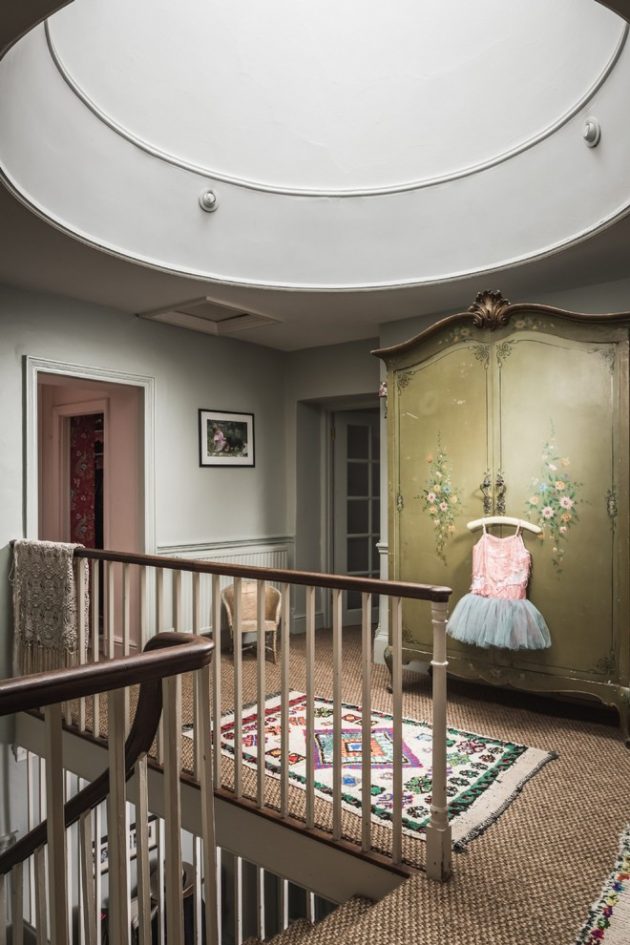 15 Lovely Shabby-Chic Hall Designs With A Pleasurable Look