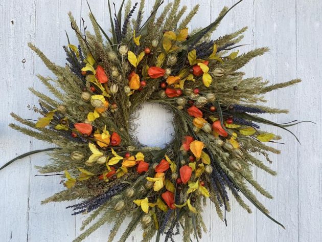 16 Vibrant Fall Wreath Designs For The Upcoming Summer To Fall Transition