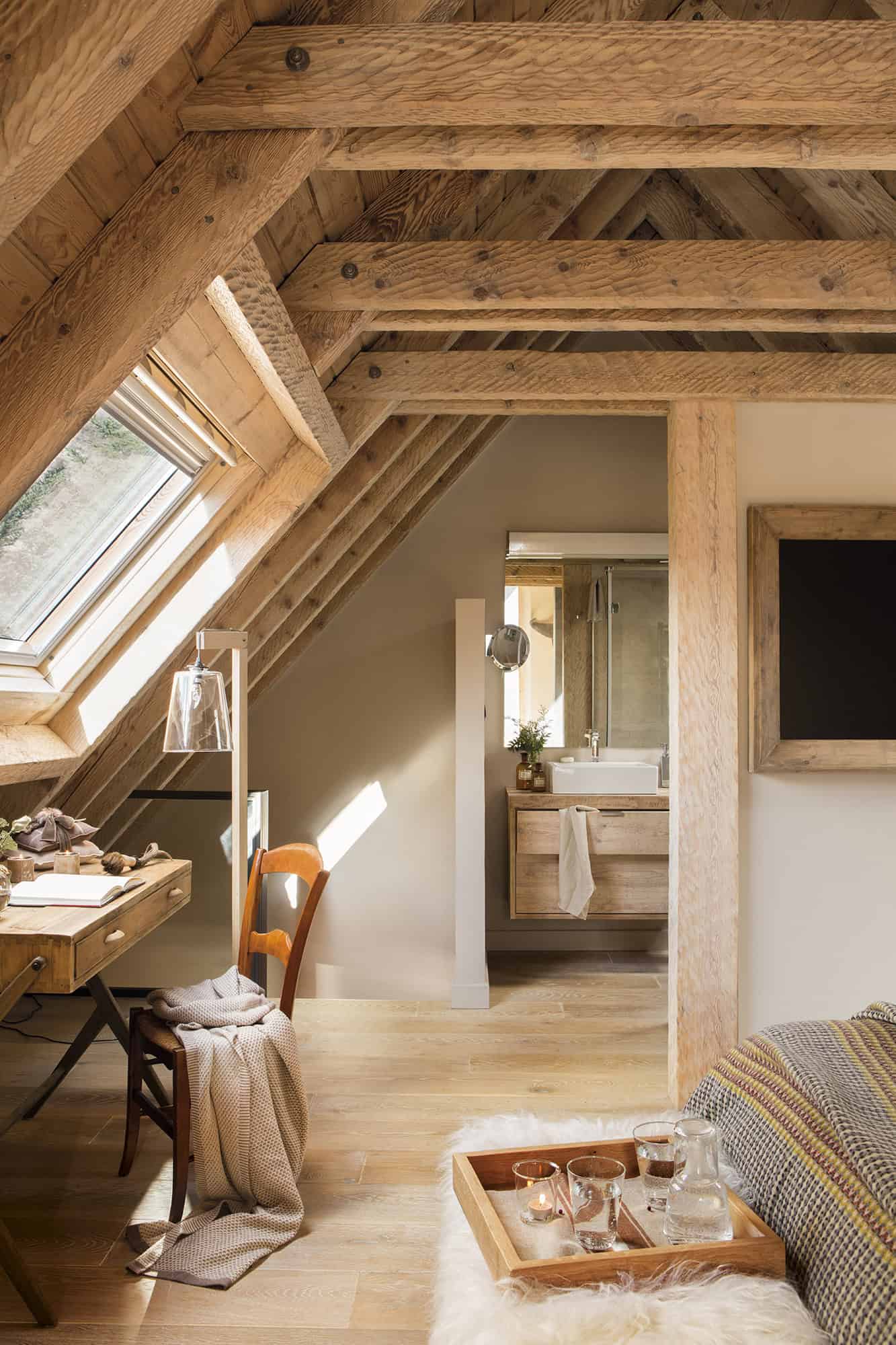 Intimate Cabin For Two, Fun With Friends Too!