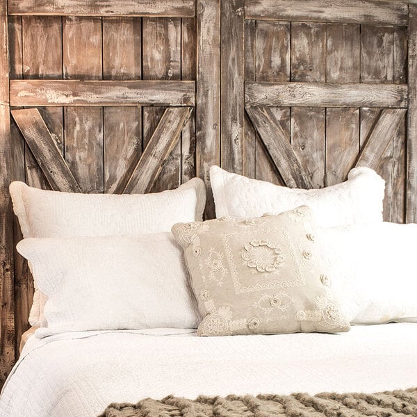 15 Charming DIY Rustic Bedroom Decor Ideas