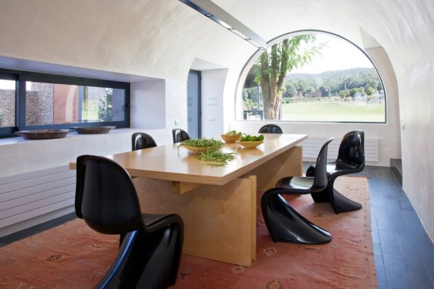 16 Wonderful Mediterranean Dining Room Designs You Will Obsess Over