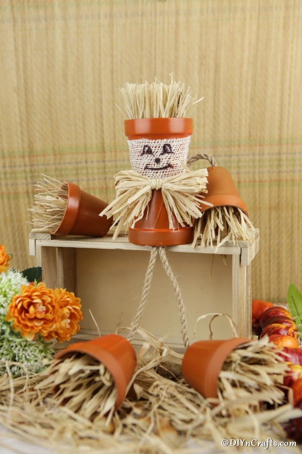 16 Adorably Cute DIY Scarecrow Decoration Ideas For Fall