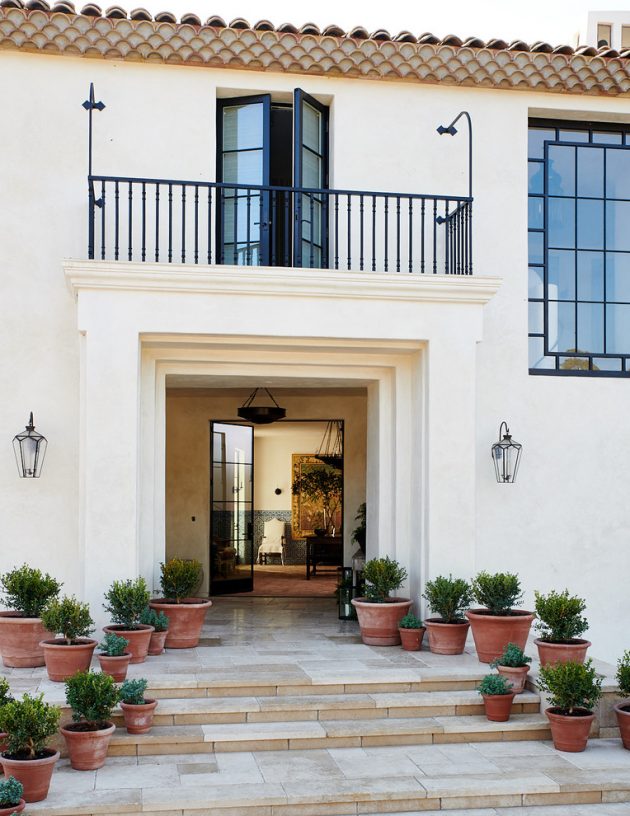 17 Inviting Mediterranean Entrance Designs That Will Steal Your Gaze