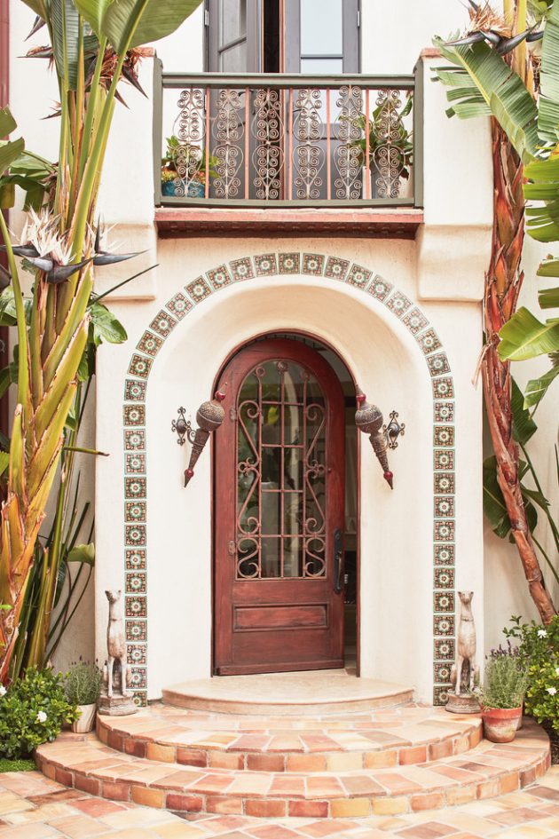 17 Inviting Mediterranean Entrance Designs That Will Steal Your Gaze