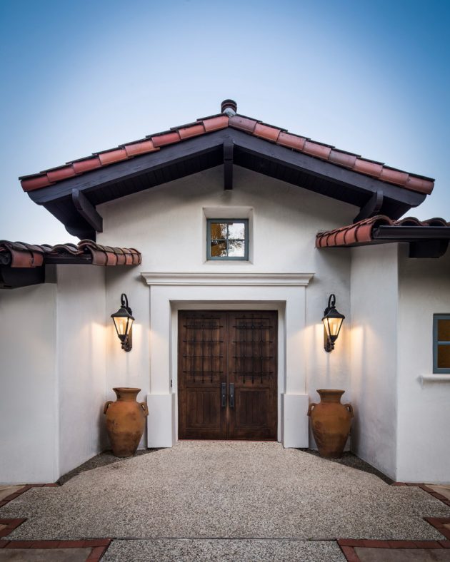 17 Inviting Mediterranean Entrance Designs That Will Steal Your Gaze