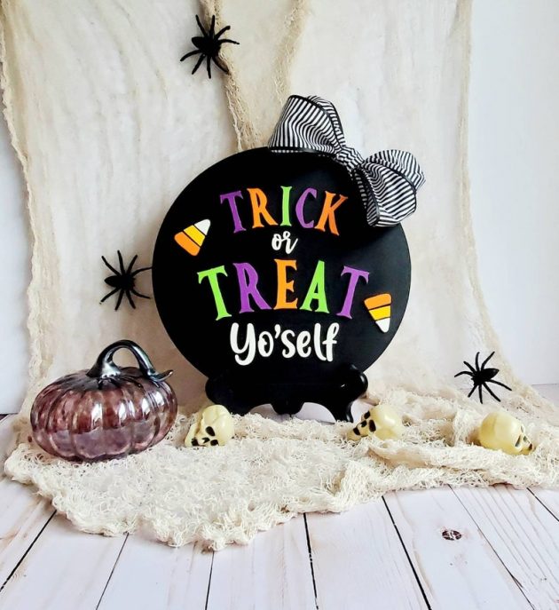 18 Awesome Halloween Signs That Will Add Subtle Spooky Decor To Your Home
