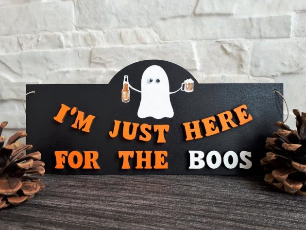 18 Awesome Halloween Signs That Will Add Subtle Spooky Decor To Your Home